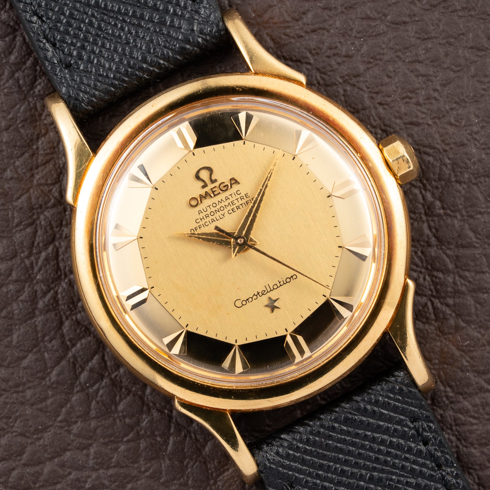 Omega Constellation DeLuxe PiePan Arrow Head 18K Yellow Gold Ref 2852 ...