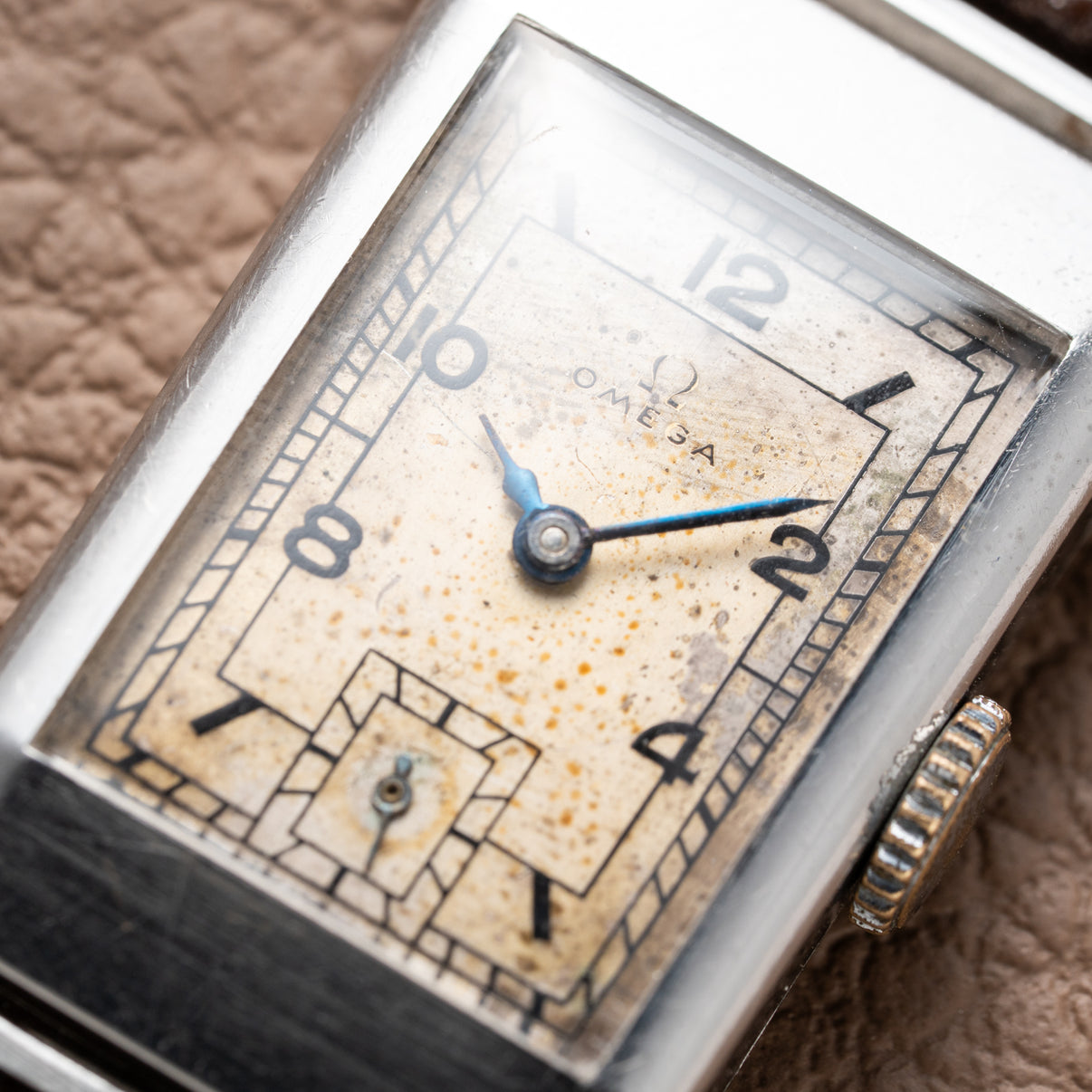 Omega Tank T17 Rare Moving Lugs from 1937 – Le Petit Suisse